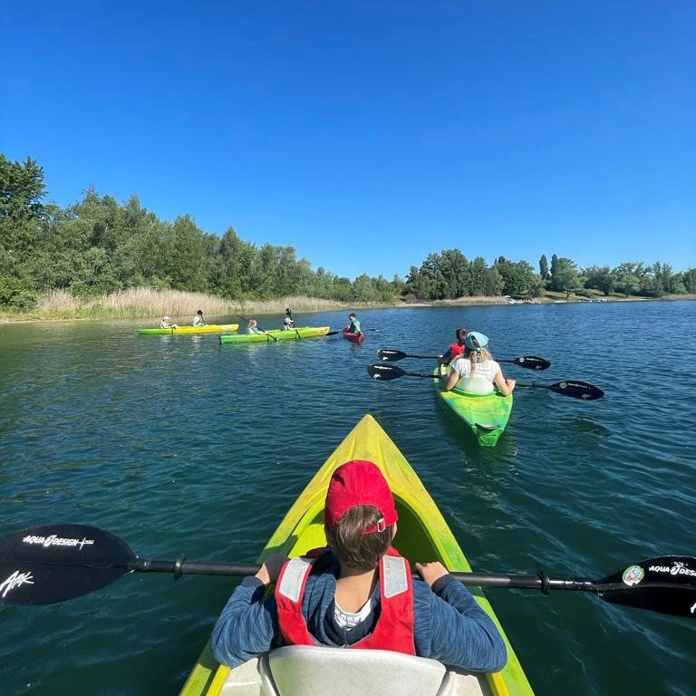 Wassersport In Kleinen Kanus Mit Doppelpaddel